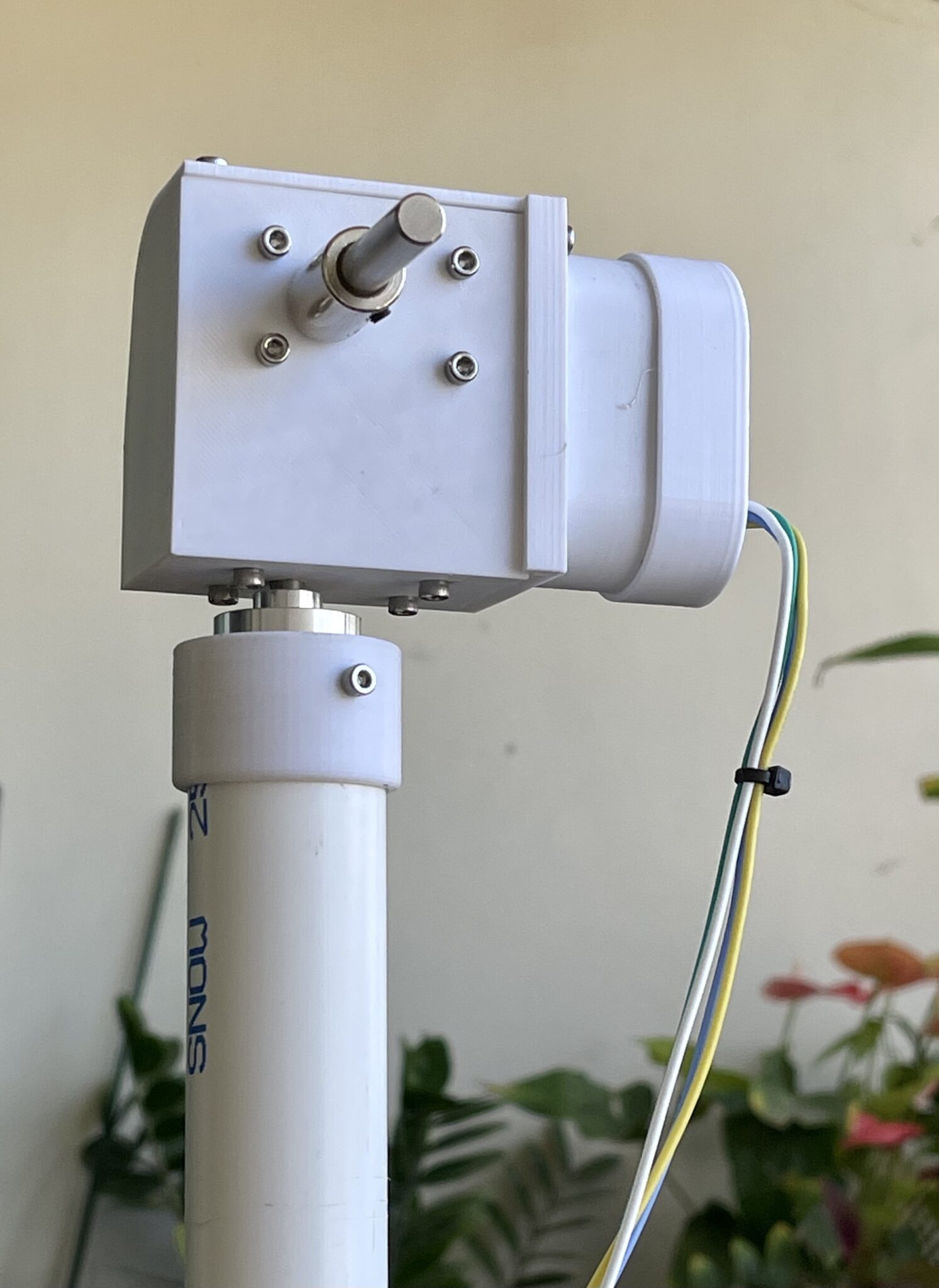 Mini Satellite Antenna Rotator MK1 – Klaus & Lita